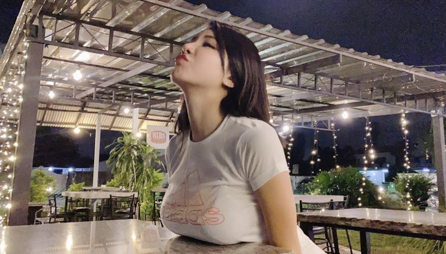 【VEVE】雙球太重放桌上歇歇：昔日世界小姐天天IG曬性感 | infoHIM｜潮人生活週間